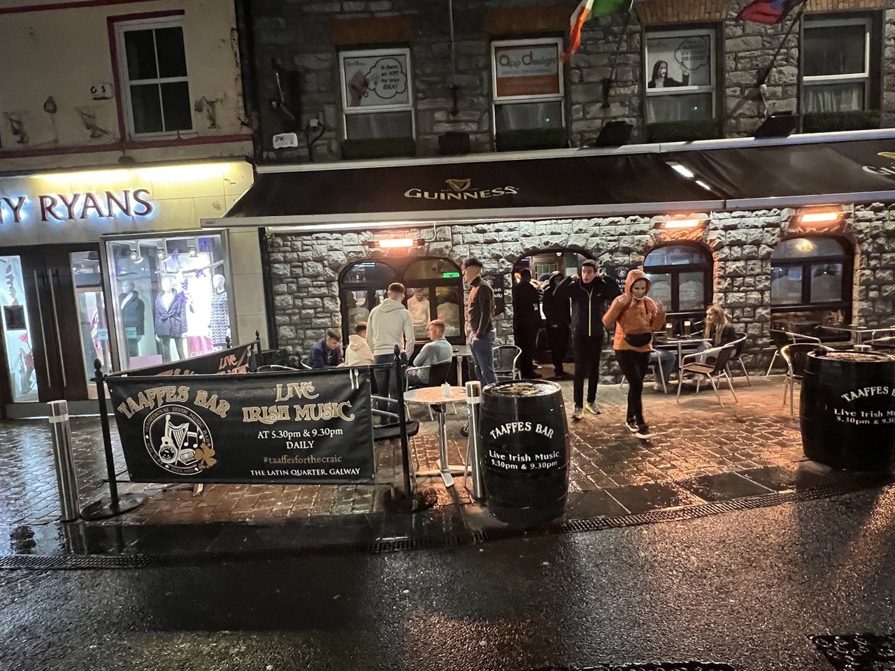 Pub Crawl: Exploring the Best Pubs in Galway